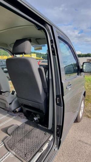 Grey Volkswagen Transporter 2012 in Vilnius, with an engine capacity of 2.00 L and mileage of 41 thousand km for 15400 €, photo 16 on AUTOMOTO.COM.LV