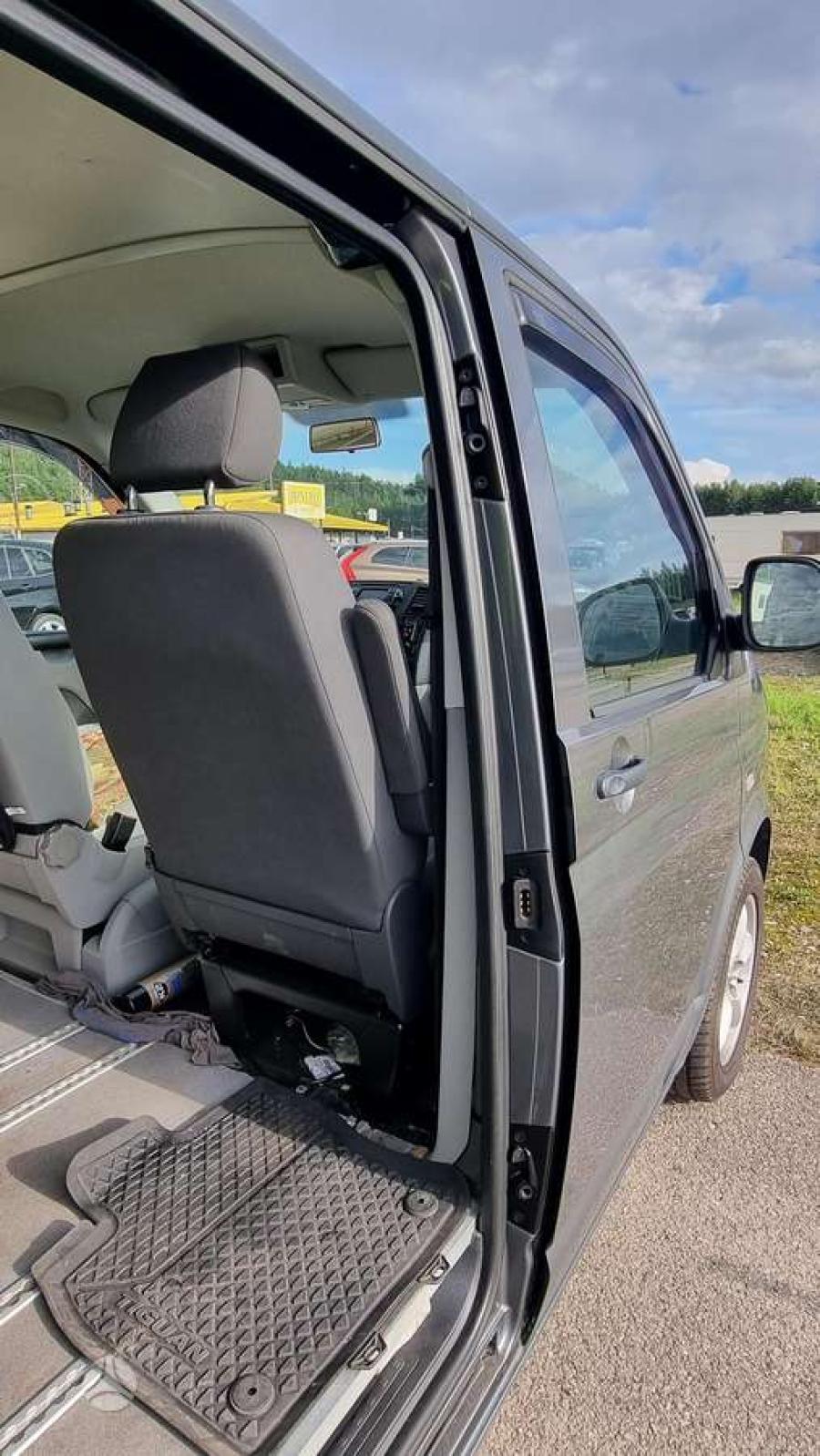 Grey Volkswagen Transporter 2012 in Vilnius, with an engine capacity of 2.00 L and mileage of 41 thousand km for 15400 €, photo 16 on AUTOMOTO.COM.LV
