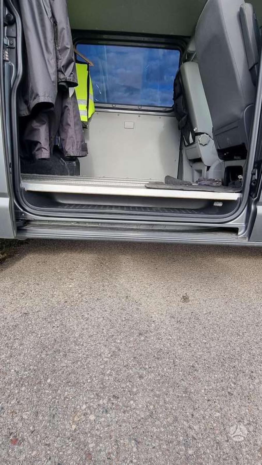 Grey Volkswagen Transporter 2012 in Vilnius, with an engine capacity of 2.00 L and mileage of 41 thousand km for 15400 €, photo 24 on AUTOMOTO.COM.LV