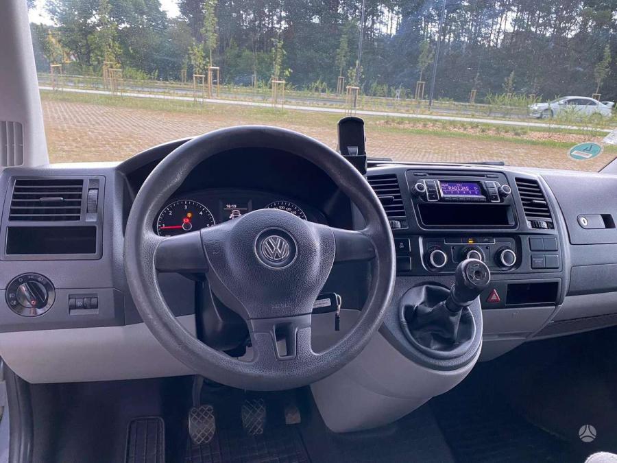 Pelēks Volkswagen Transporter 2013 Viļņa, ar dzinēja tilpumu 1.97 L un nobraukumu 406 tūkst. km par 5800 €, foto 14 vietnē AUTOMOTO.COM.LV