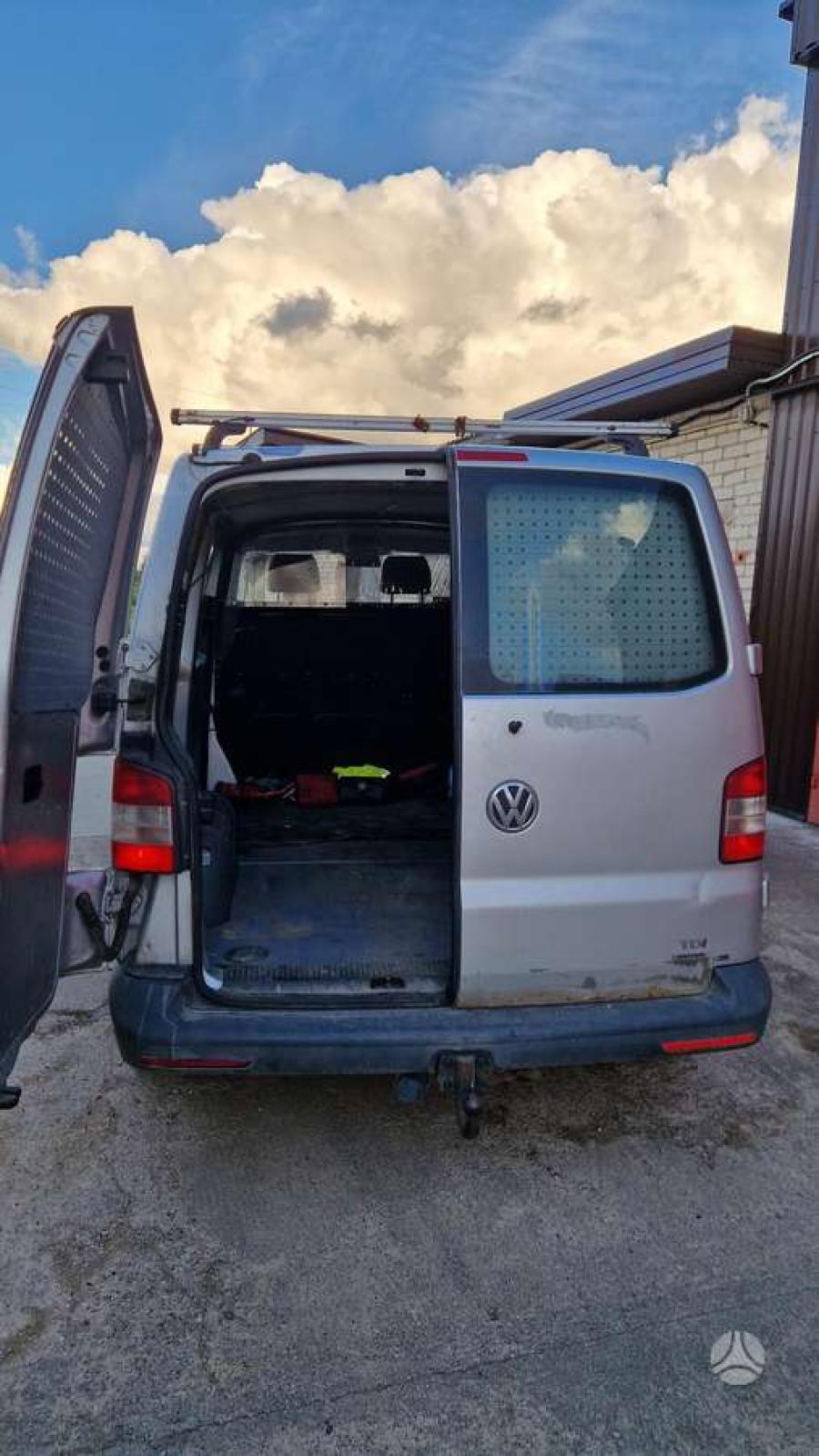Pelēks Volkswagen Transporter 2013 Skuodas, ar dzinēja tilpumu 1.97 L un nobraukumu 278 tūkst. km par 8600 €, foto 4 vietnē AUTOMOTO.COM.LV