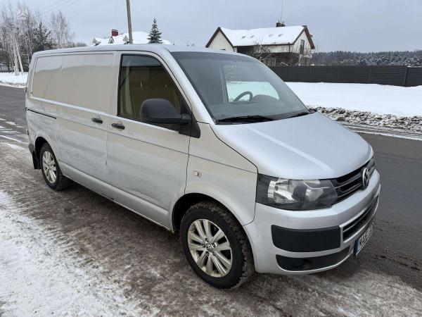 Pelēks Volkswagen Transporter 2014 Viļņa, ar dzinēja tilpumu 2.00 L un nobraukumu 420 tūkst. km par 3900 €, foto 3 vietnē AUTOMOTO.COM.LV