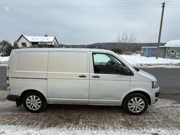 Pelēks Volkswagen Transporter 2014 Viļņa, ar dzinēja tilpumu 2.00 L un nobraukumu 420 tūkst. km par 3900 €, foto 4 vietnē AUTOMOTO.COM.LV