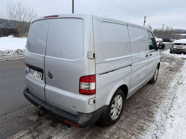 Pelēks Volkswagen Transporter 2014 Viļņa, ar dzinēja tilpumu 2.00 L un nobraukumu 420 tūkst. km par 3900 €, foto 5 vietnē AUTOMOTO.COM.LV