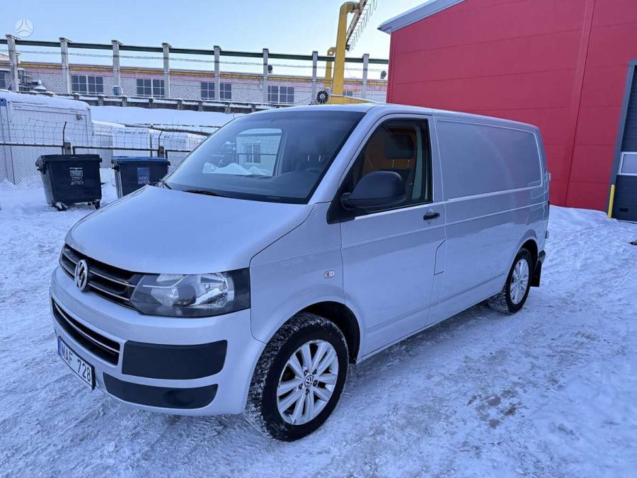 Grey Volkswagen Transporter 2014 in Vilnius, with an engine capacity of 2.00 L and mileage of 420 thousand km for 4200 €, photo 1 on AUTOMOTO.COM.LV