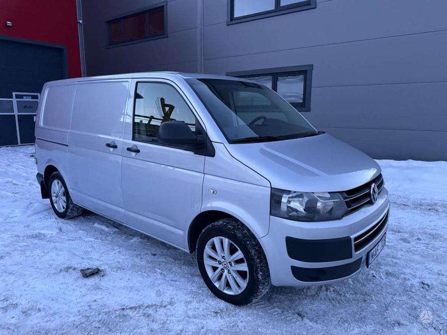 Grey Volkswagen Transporter 2014 in Vilnius, with an engine capacity of 2.00 L and mileage of 420 thousand km for 4200 €, photo 3 on AUTOMOTO.COM.LV