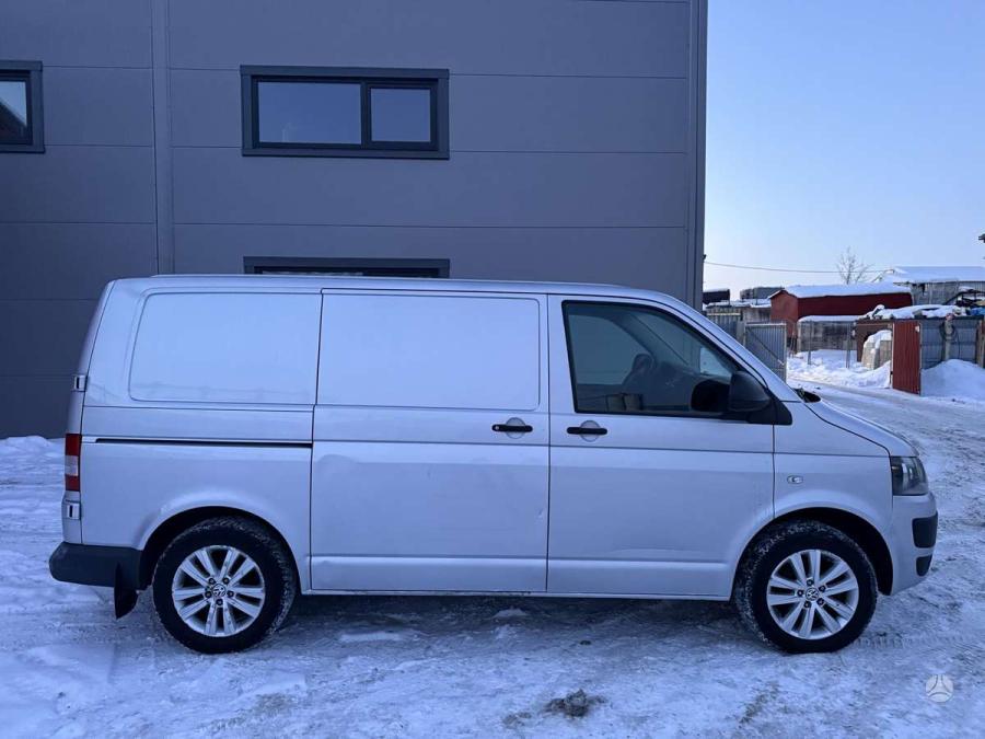 Grey Volkswagen Transporter 2014 in Vilnius, with an engine capacity of 2.00 L and mileage of 420 thousand km for 4200 €, photo 4 on AUTOMOTO.COM.LV