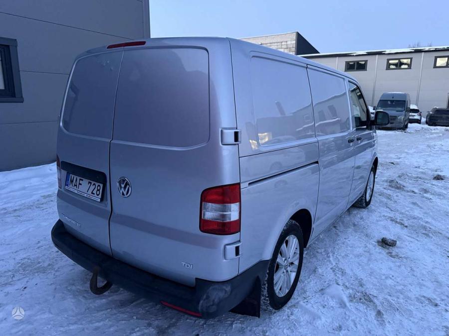 Grey Volkswagen Transporter 2014 in Vilnius, with an engine capacity of 2.00 L and mileage of 420 thousand km for 4200 €, photo 5 on AUTOMOTO.COM.LV