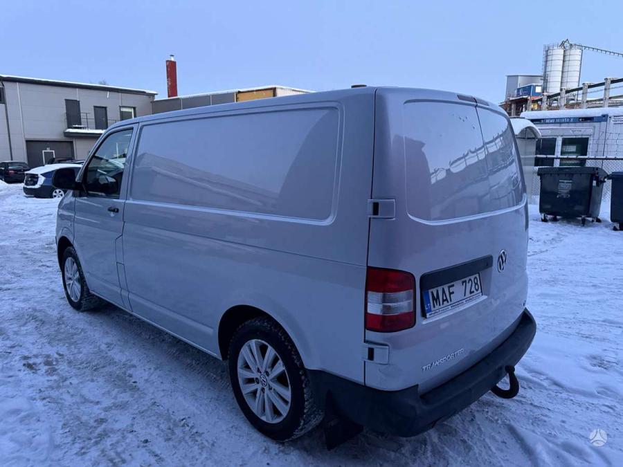 Grey Volkswagen Transporter 2014 in Vilnius, with an engine capacity of 2.00 L and mileage of 420 thousand km for 4200 €, photo 6 on AUTOMOTO.COM.LV