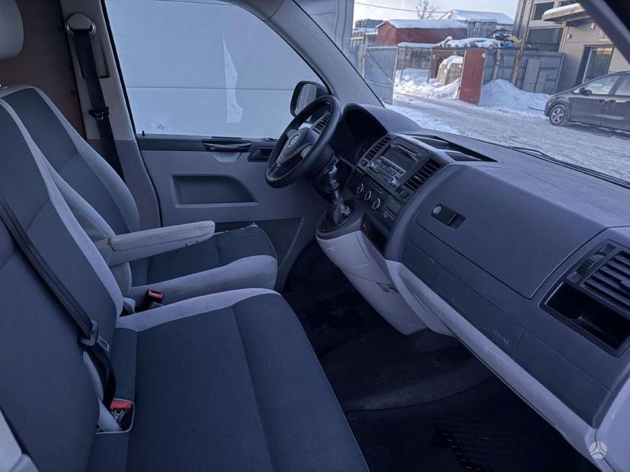 Grey Volkswagen Transporter 2014 in Vilnius, with an engine capacity of 2.00 L and mileage of 420 thousand km for 4200 €, photo 8 on AUTOMOTO.COM.LV