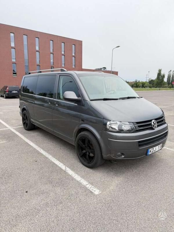 Pelēks Volkswagen Transporter 2014 Klaipėda, ar dzinēja tilpumu 2.00 L un nobraukumu 278 tūkst. km par 13500 €, foto 2 vietnē AUTOMOTO.COM.LV