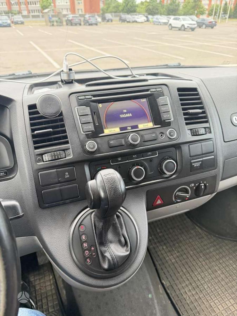 Grey Volkswagen Transporter 2014 in Klaipeda, with an engine capacity of 2.00 L and mileage of 278 thousand km for 13500 €, photo 10 on AUTOMOTO.COM.LV