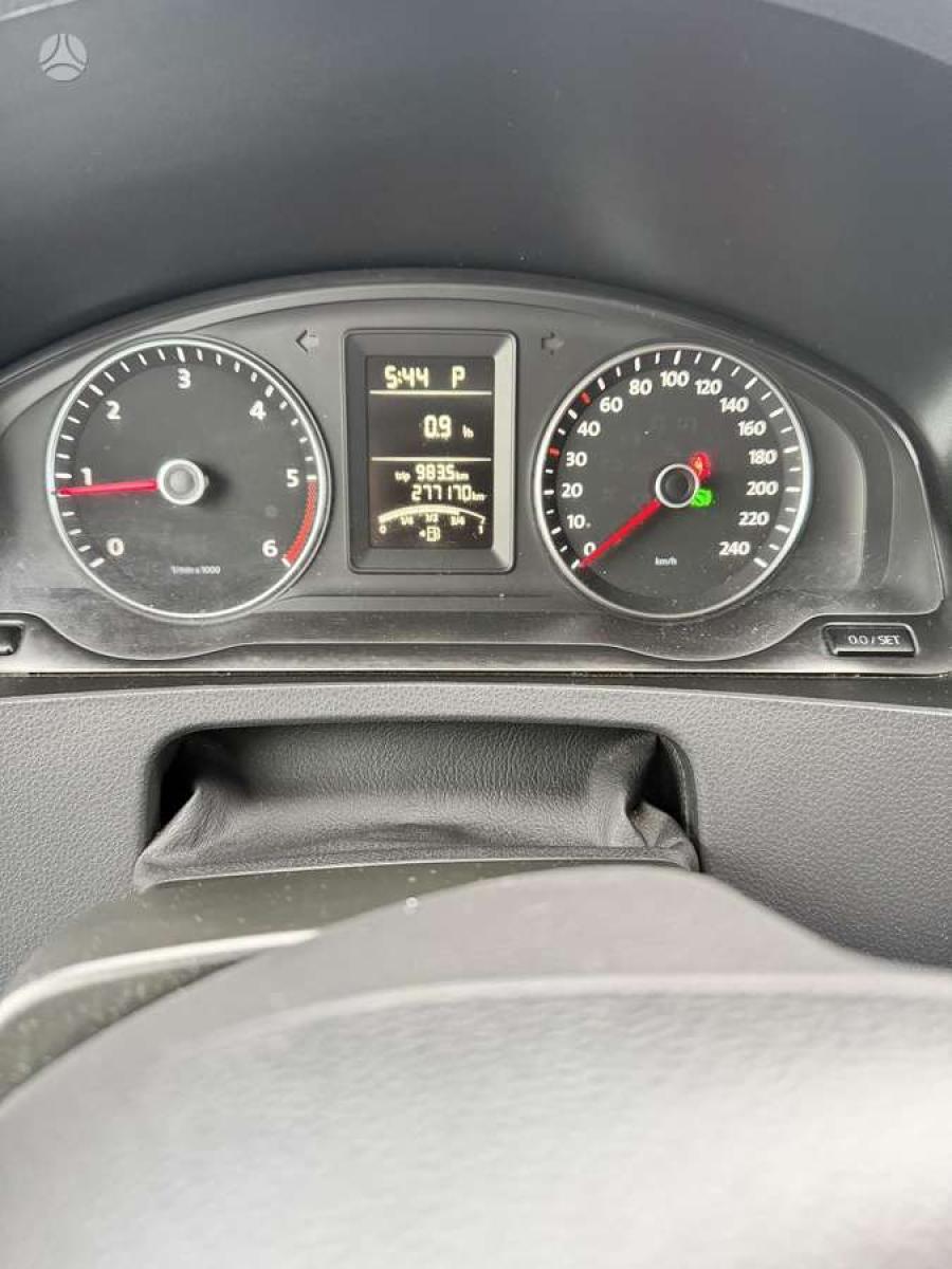 Grey Volkswagen Transporter 2014 in Klaipeda, with an engine capacity of 2.00 L and mileage of 278 thousand km for 13500 €, photo 11 on AUTOMOTO.COM.LV