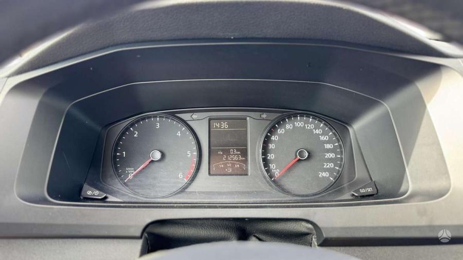 Pelēks Volkswagen Transporter 2015 Telšiai, ar dzinēja tilpumu 1.97 L un nobraukumu 213 tūkst. km par 13800 €, foto 17 vietnē AUTOMOTO.COM.LV