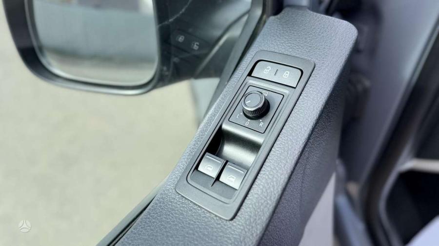 Pelēks Volkswagen Transporter 2015 Telšiai, ar dzinēja tilpumu 1.97 L un nobraukumu 213 tūkst. km par 13800 €, foto 20 vietnē AUTOMOTO.COM.LV
