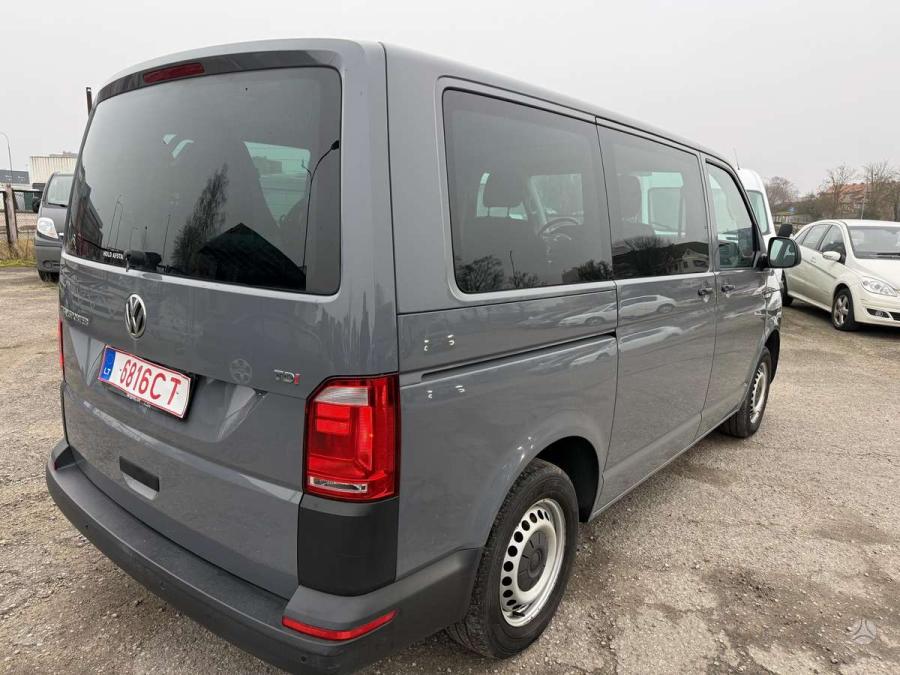 Grey Volkswagen Transporter 2016 in Klaipeda, with an engine capacity of 2.00 L and mileage of 220 thousand km for 14300 €, photo 5 on AUTOMOTO.COM.LV