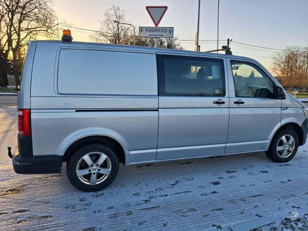 Grey Volkswagen Transporter 2016 in Raseiniai, with an engine capacity of 1.96 L and mileage of 212 thousand km for 8700 €, photo 5 on AUTOMOTO.COM.LV