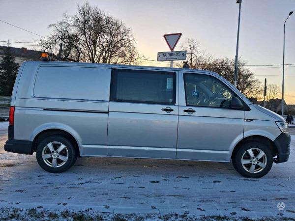 Grey Volkswagen Transporter 2016 in Raseiniai, with an engine capacity of 1.96 L and mileage of 212 thousand km for 8700 €, photo 6 on AUTOMOTO.COM.LV