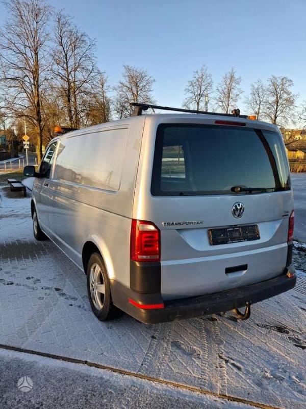Grey Volkswagen Transporter 2016 in Raseiniai, with an engine capacity of 1.96 L and mileage of 212 thousand km for 8700 €, photo 8 on AUTOMOTO.COM.LV