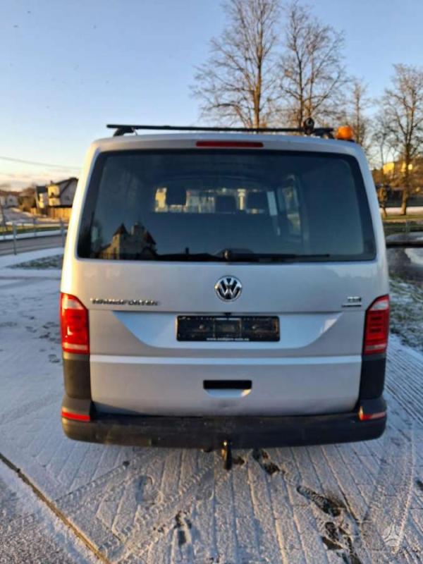 Grey Volkswagen Transporter 2016 in Raseiniai, with an engine capacity of 1.96 L and mileage of 212 thousand km for 8700 €, photo 9 on AUTOMOTO.COM.LV