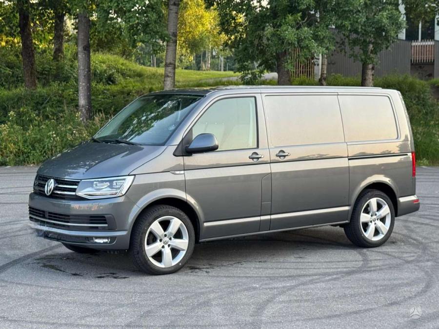 Grey Volkswagen Transporter 2016 in Vilnius, with an engine capacity of 2.00 L and mileage of 140 thousand km for 12950 €, photo 1 on AUTOMOTO.COM.LV