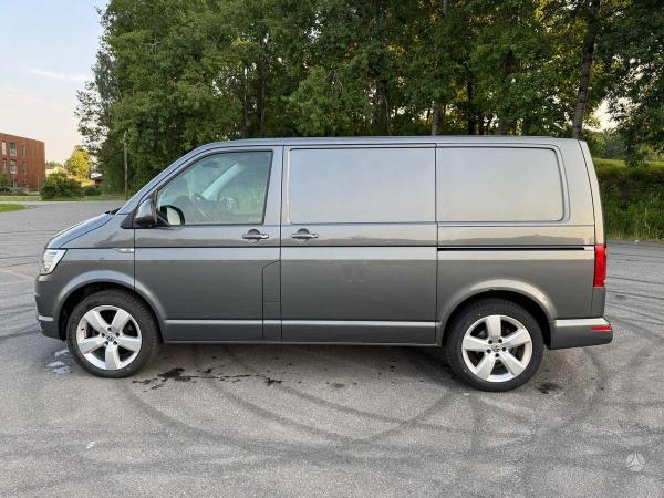Pelēks Volkswagen Transporter 2016 Viļņa, ar dzinēja tilpumu 2.00 L un nobraukumu 140 tūkst. km par 12950 €, foto 2 vietnē AUTOMOTO.COM.LV