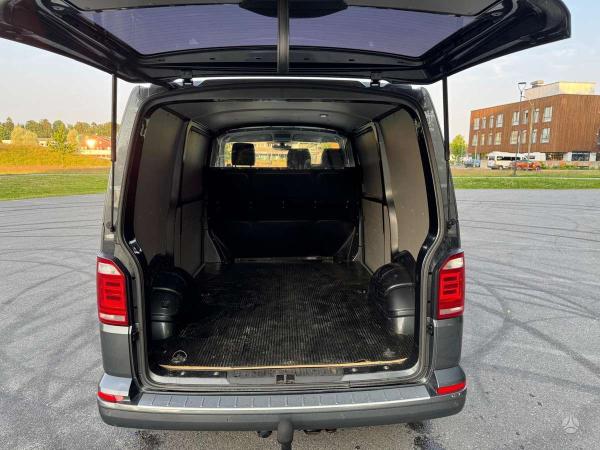 Pelēks Volkswagen Transporter 2016 Viļņa, ar dzinēja tilpumu 2.00 L un nobraukumu 140 tūkst. km par 12950 €, foto 6 vietnē AUTOMOTO.COM.LV