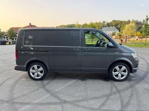 Grey Volkswagen Transporter 2016 in Vilnius, with an engine capacity of 2.00 L and mileage of 140 thousand km for 12950 €, photo 9 on AUTOMOTO.COM.LV