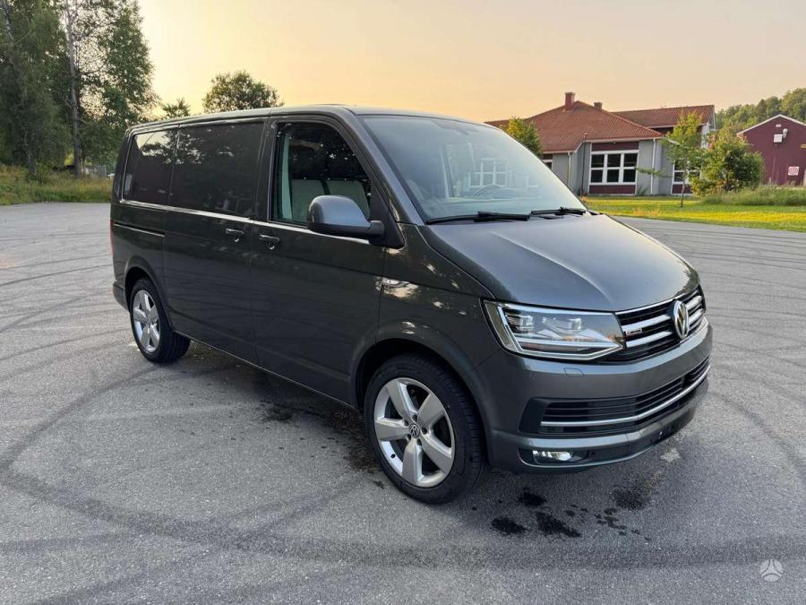 Grey Volkswagen Transporter 2016 in Vilnius, with an engine capacity of 2.00 L and mileage of 140 thousand km for 12950 €, photo 10 on AUTOMOTO.COM.LV