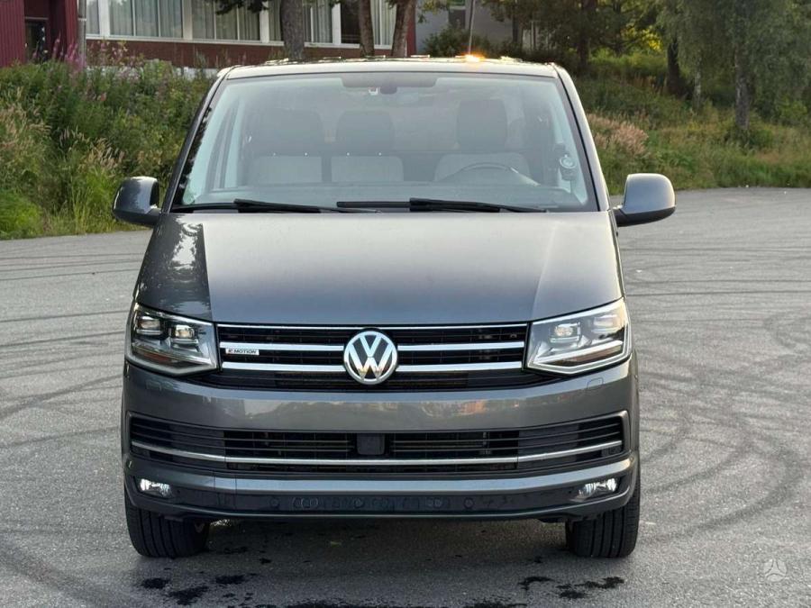 Grey Volkswagen Transporter 2016 in Vilnius, with an engine capacity of 2.00 L and mileage of 140 thousand km for 12950 €, photo 11 on AUTOMOTO.COM.LV