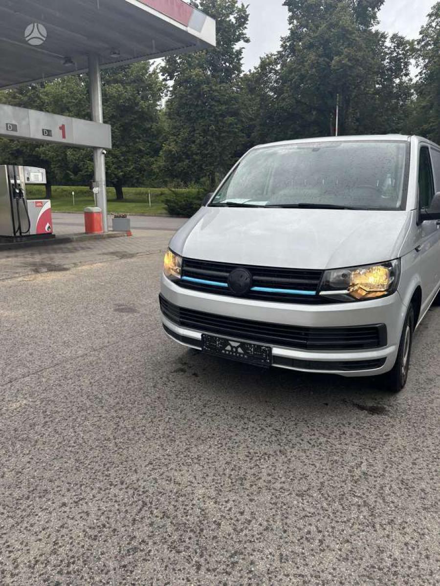 Grey Volkswagen Transporter 2016 in Vilnius, with an engine capacity of 2.00 L and mileage of 162 thousand km for 9075 €, photo 1 on AUTOMOTO.COM.LV