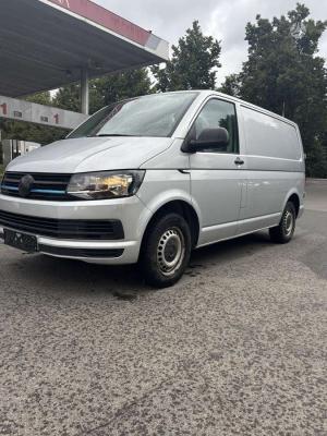 Grey Volkswagen Transporter 2016 in Vilnius, with an engine capacity of 2.00 L and mileage of 162 thousand km for 9075 €, photo 3 on AUTOMOTO.COM.LV