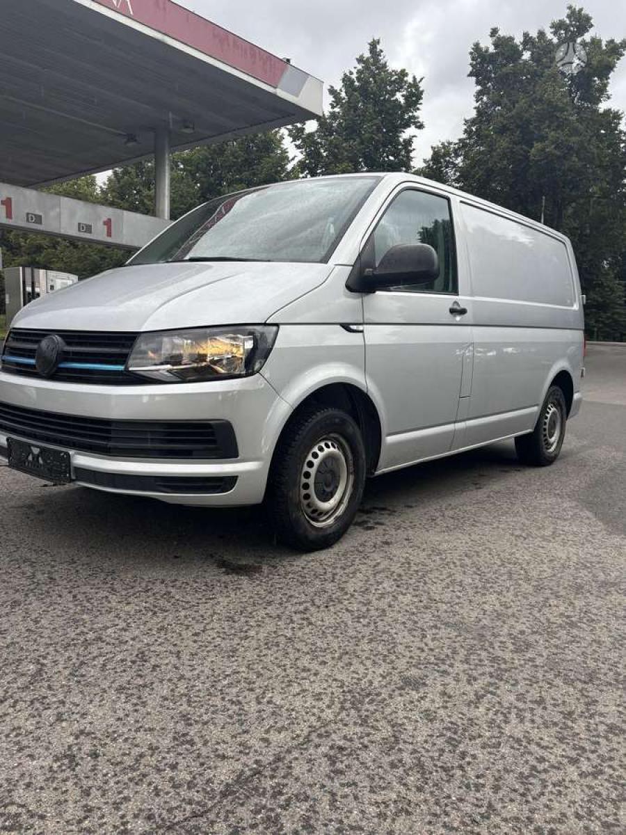 Grey Volkswagen Transporter 2016 in Vilnius, with an engine capacity of 2.00 L and mileage of 162 thousand km for 9075 €, photo 3 on AUTOMOTO.COM.LV