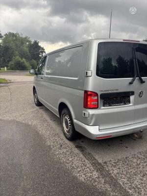 Grey Volkswagen Transporter 2016 in Vilnius, with an engine capacity of 2.00 L and mileage of 162 thousand km for 9075 €, photo 5 on AUTOMOTO.COM.LV