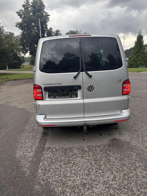 Grey Volkswagen Transporter 2016 in Vilnius, with an engine capacity of 2.00 L and mileage of 162 thousand km for 9075 €, photo 5 on AUTOMOTO.COM.LV