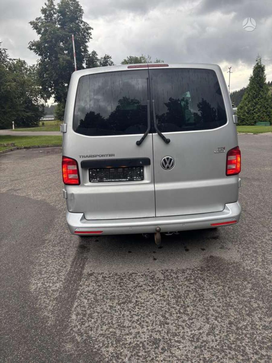 Grey Volkswagen Transporter 2016 in Vilnius, with an engine capacity of 2.00 L and mileage of 162 thousand km for 9075 €, photo 6 on AUTOMOTO.COM.LV