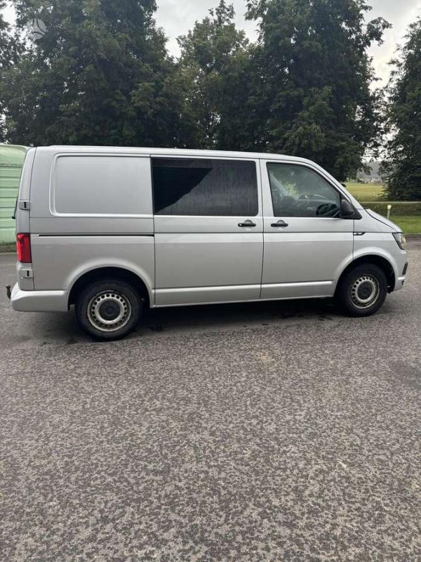 Grey Volkswagen Transporter 2016 in Vilnius, with an engine capacity of 2.00 L and mileage of 162 thousand km for 9075 €, photo 7 on AUTOMOTO.COM.LV