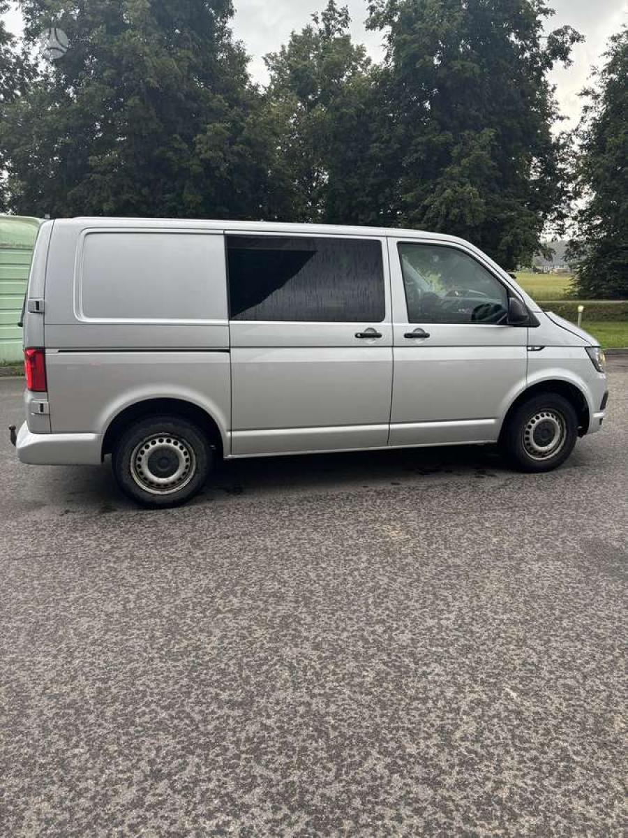 Grey Volkswagen Transporter 2016 in Vilnius, with an engine capacity of 2.00 L and mileage of 162 thousand km for 9075 €, photo 8 on AUTOMOTO.COM.LV