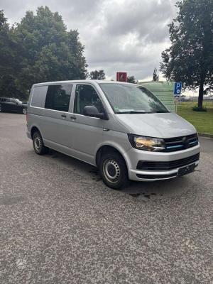 Grey Volkswagen Transporter 2016 in Vilnius, with an engine capacity of 2.00 L and mileage of 162 thousand km for 9075 €, photo 9 on AUTOMOTO.COM.LV