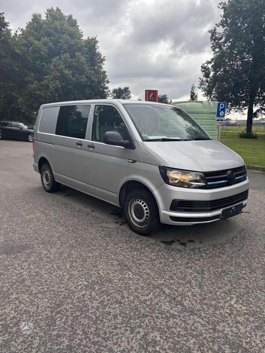Grey Volkswagen Transporter 2016 in Vilnius, with an engine capacity of 2.00 L and mileage of 162 thousand km for 9075 €, photo 9 on AUTOMOTO.COM.LV