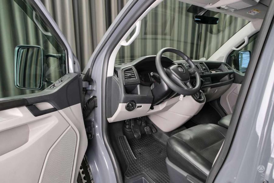 Pelēks Volkswagen Transporter 2017 Marijampole, ar dzinēja tilpumu 1.97 L un nobraukumu 186 tūkst. km par 15450 €, foto 13 vietnē AUTOMOTO.COM.LV