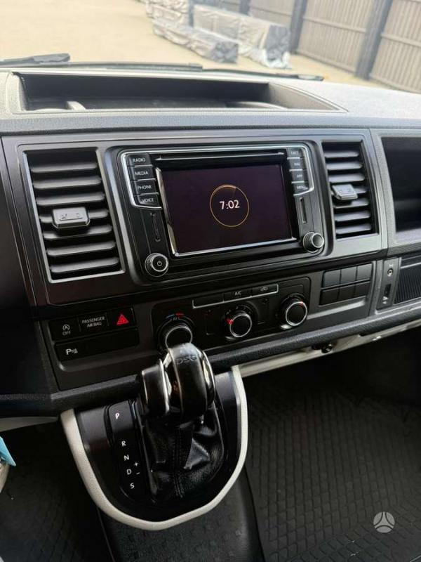 Pelēks Volkswagen Transporter 2017 Kauņa, ar dzinēja tilpumu 2.00 L un nobraukumu 205 tūkst. km par 9200 €, foto 5 vietnē AUTOMOTO.COM.LV