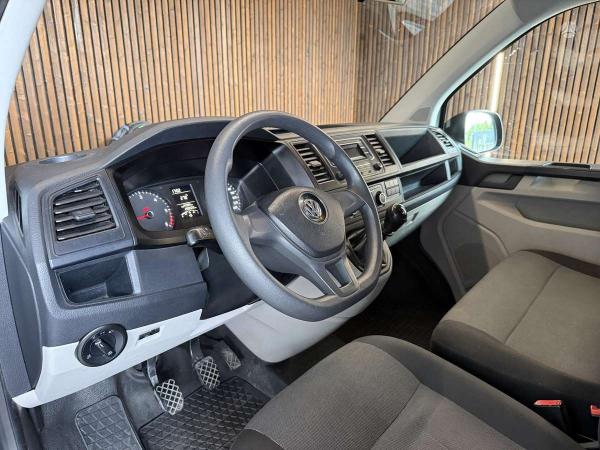 Pelēks Volkswagen Transporter 2017 Kauņa, ar dzinēja tilpumu 2.00 L un nobraukumu 292 tūkst. km par 13500 €, foto 10 vietnē AUTOMOTO.COM.LV