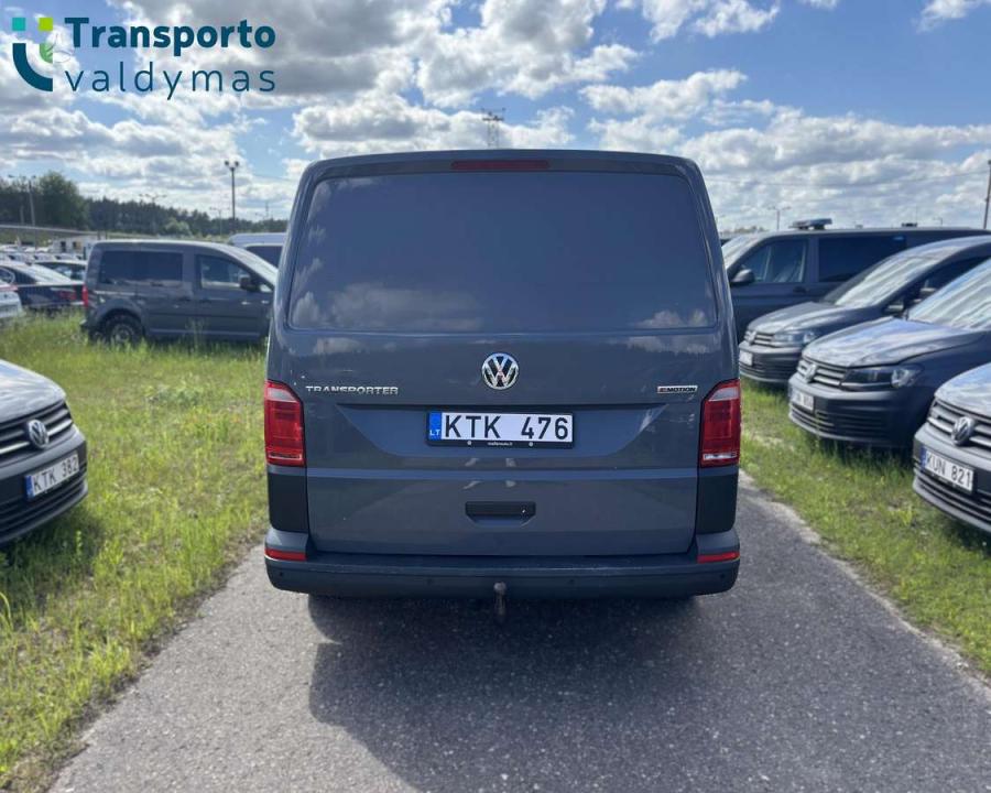 Grey Volkswagen Transporter 2018 in Vilnius, with an engine capacity of 1.97 L and mileage of 159 thousand km for 15900 €, photo 6 on AUTOMOTO.COM.LV