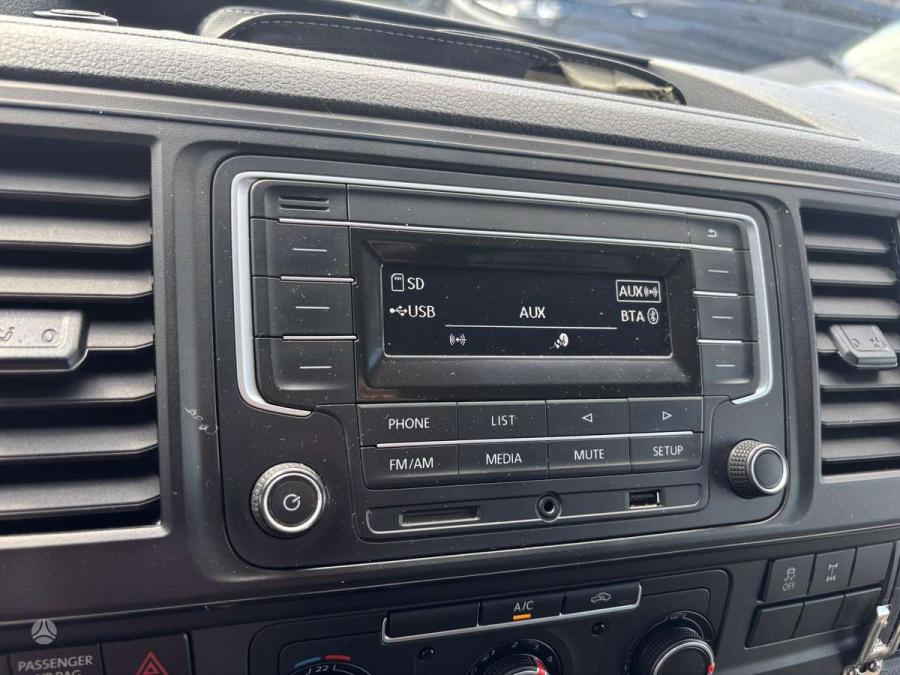 Grey Volkswagen Transporter 2018 in Vilnius, with an engine capacity of 1.97 L and mileage of 159 thousand km for 15900 €, photo 12 on AUTOMOTO.COM.LV
