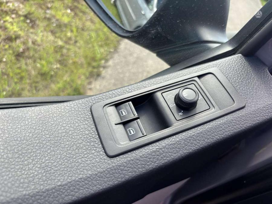 Grey Volkswagen Transporter 2018 in Vilnius, with an engine capacity of 1.97 L and mileage of 159 thousand km for 15900 €, photo 14 on AUTOMOTO.COM.LV