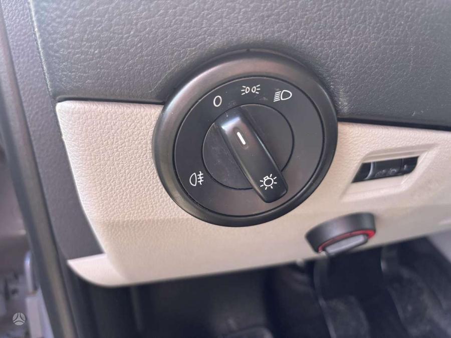 Grey Volkswagen Transporter 2018 in Vilnius, with an engine capacity of 1.97 L and mileage of 159 thousand km for 15900 €, photo 15 on AUTOMOTO.COM.LV