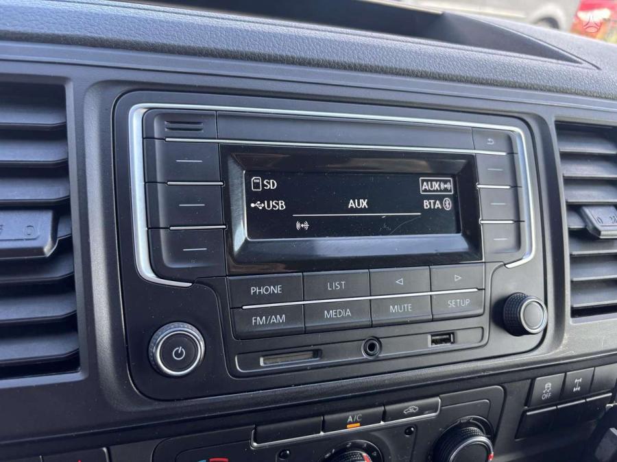 Pelēks Volkswagen Transporter 2018 Viļņa, ar dzinēja tilpumu 1.97 L un nobraukumu 145 tūkst. km par 15900 €, foto 12 vietnē AUTOMOTO.COM.LV