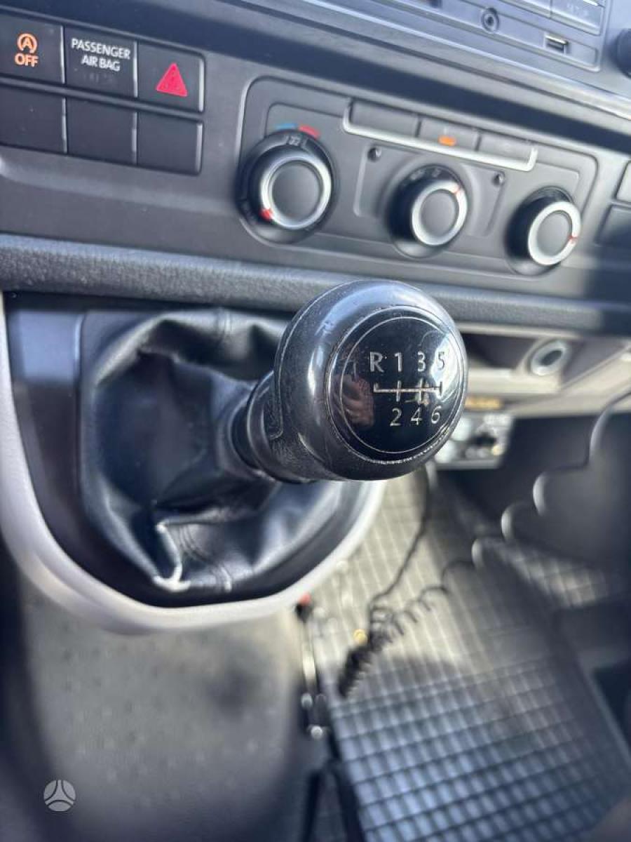 Pelēks Volkswagen Transporter 2018 Viļņa, ar dzinēja tilpumu 1.97 L un nobraukumu 145 tūkst. km par 15900 €, foto 14 vietnē AUTOMOTO.COM.LV