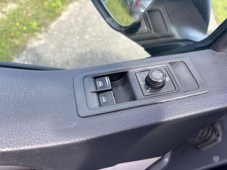 Pelēks Volkswagen Transporter 2018 Viļņa, ar dzinēja tilpumu 1.97 L un nobraukumu 145 tūkst. km par 15900 €, foto 15 vietnē AUTOMOTO.COM.LV